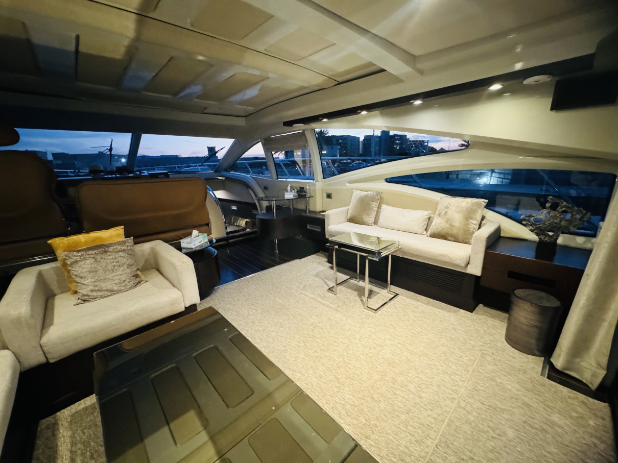 Queen Azimut 68 FT Yacht – The Queen Yachts