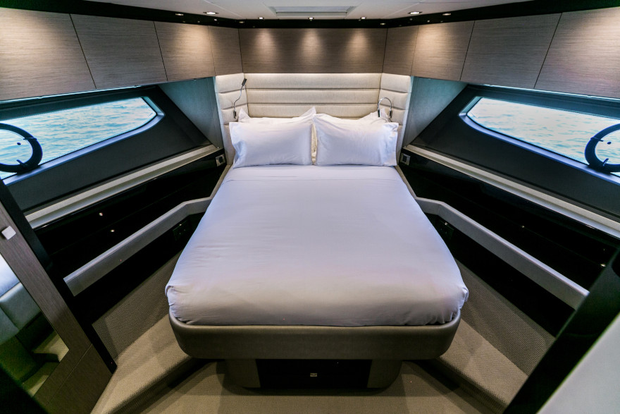 Queen Serenity 70FT – The Queen Yachts